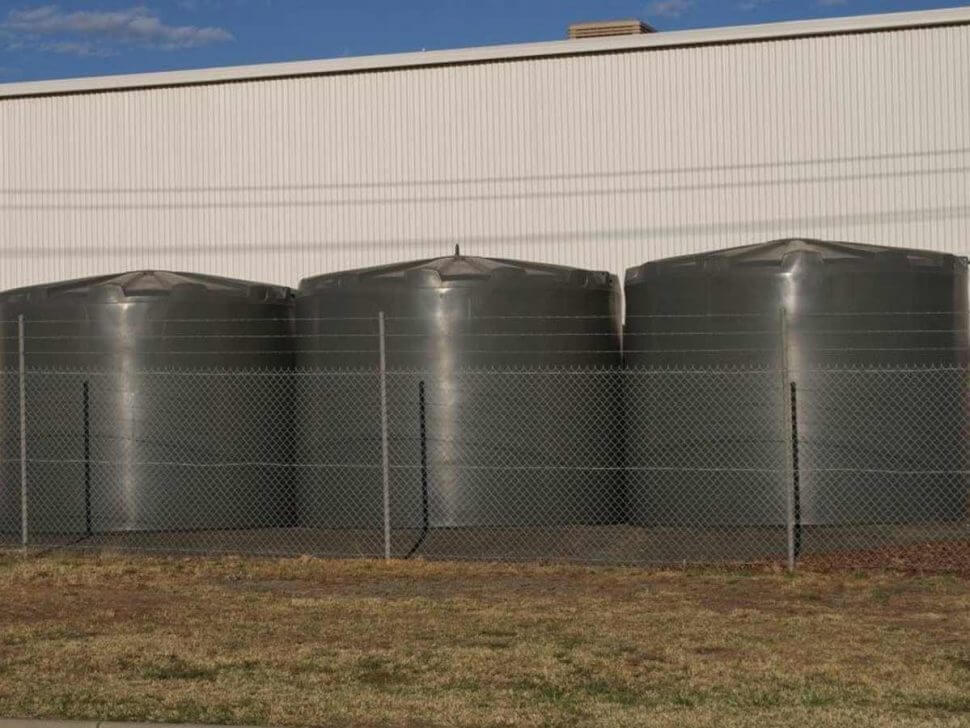 Top 5 Reasons Poly Tanks are Better Than Metal Water Tanks
